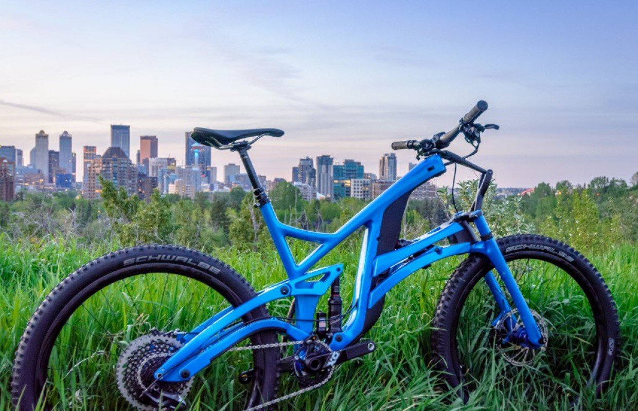 Structure Cycleworks presenta una MTB futurista con suspensión por ...