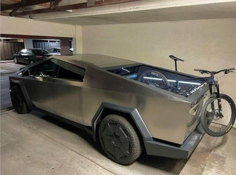 Specialized publica una foto del Tesla Cybertruck y se lía