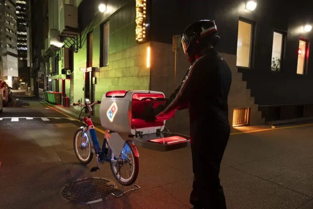 This new eBike for delivering pizzas comes with a built-in oven