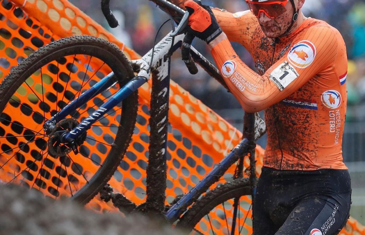 Lo mejor del Campeonato del Mundo de Ciclocross que dominó Van der Poel