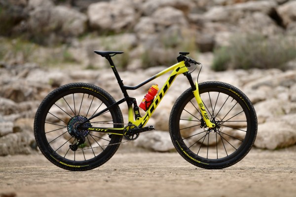 Al detalle las mountain bikes y equipación del BUFF® SCOTT MTB TEAM ...