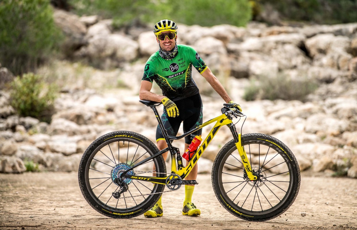 Al detalle las mountain bikes y equipación del BUFF® SCOTT MTB TEAM ...