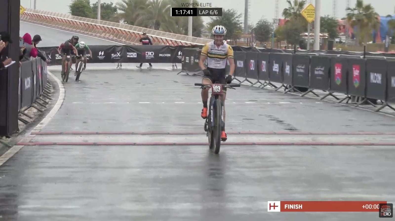 Bec Henderson y Ben Oliver ganan una HERO ABU DHABI pasada por agua