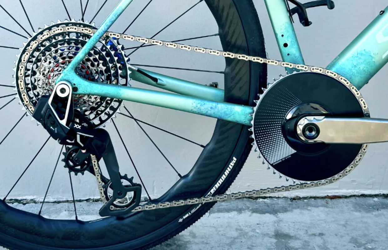 Maintenant, vous pouvez monter le nouveau dérailleur SRAM à montage ...