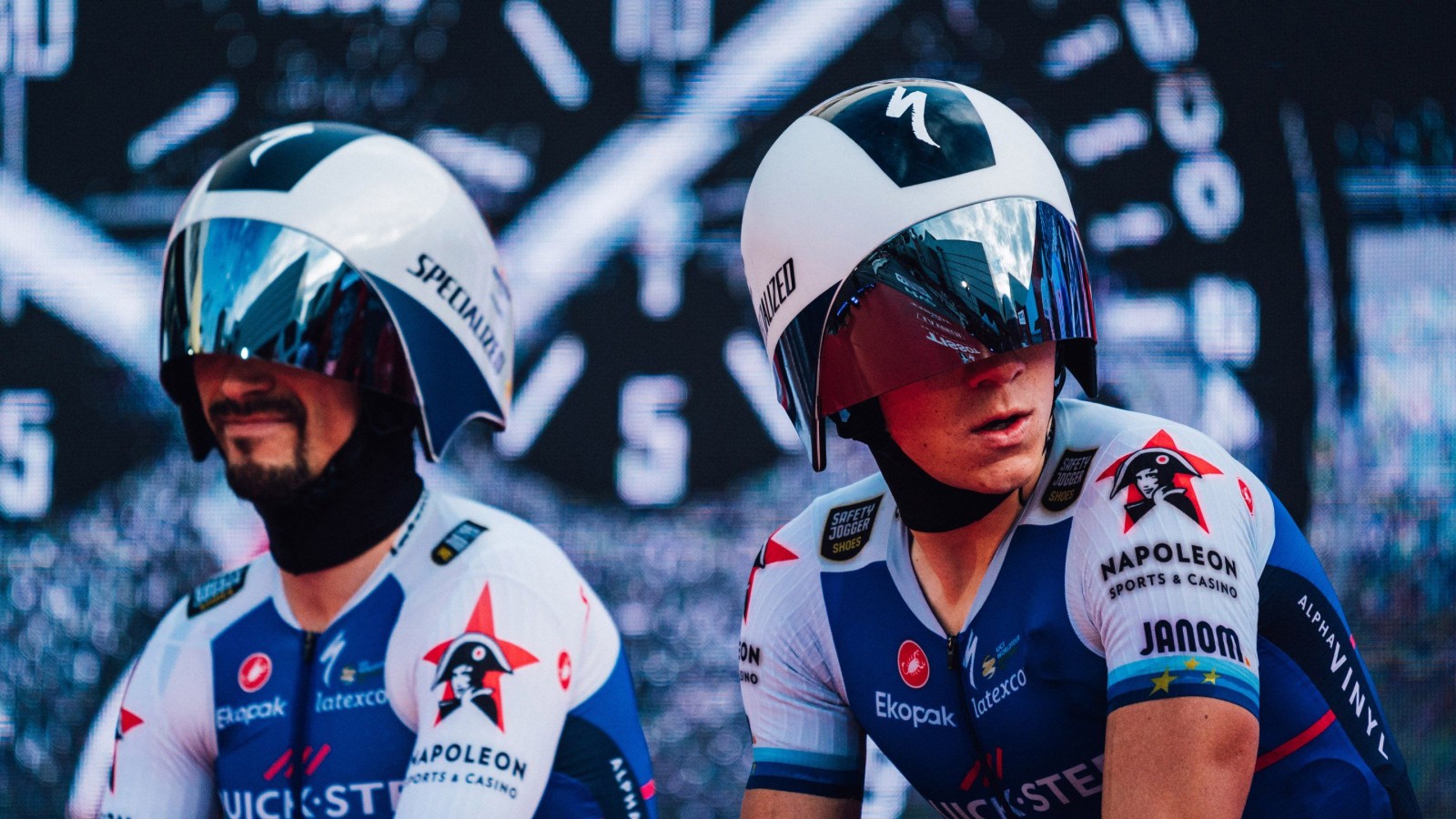 La UCI prohibe la braga de Specialized y se pone con el casco Giro del Visma