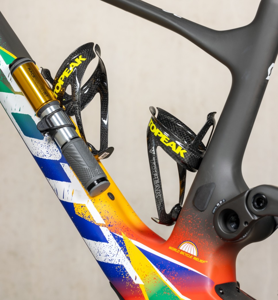 Nino Schurter himself explains in this video how to set up his SCOTT Spark special edition for ...