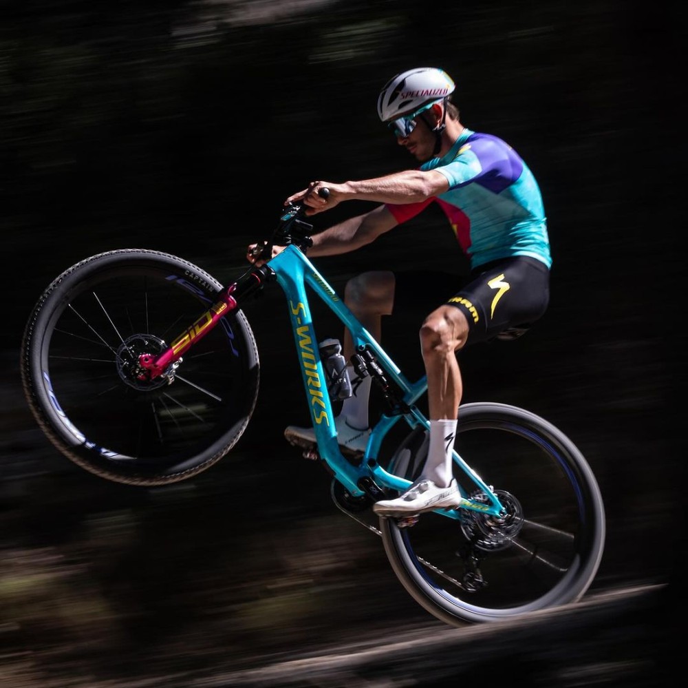 Cambio radical de colores para el Specialized Factory Racing y su nueva ...
