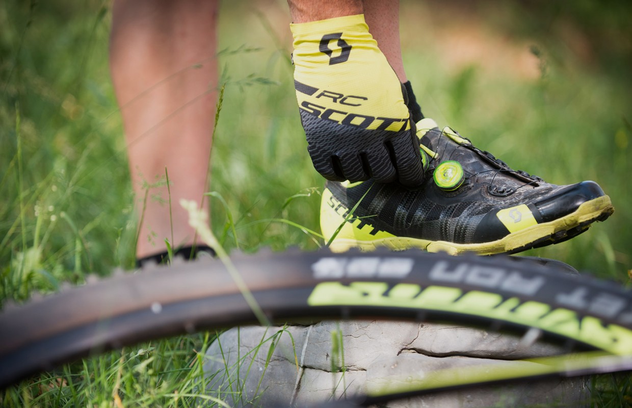 Tips for choosing cycling shoes and Mountain Bike shoes: size, model ...