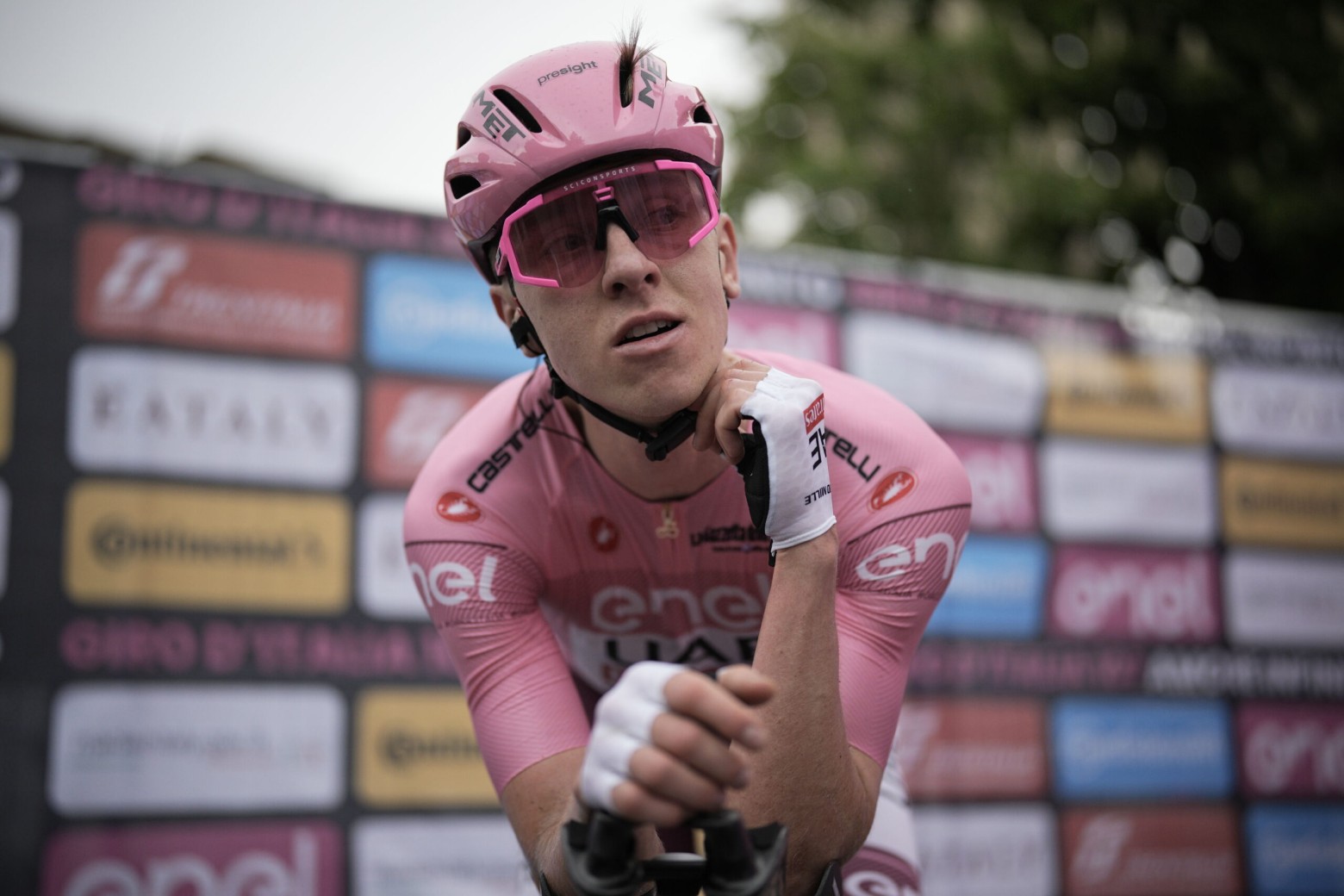 Tim Merlier gana una volata que a punto estuvo de frustrar Tadej Pogacar