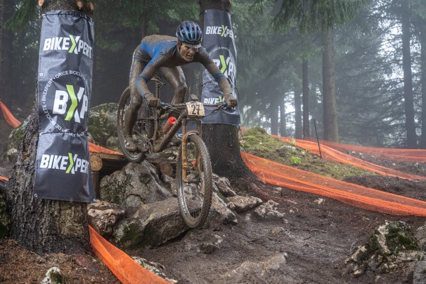Simone Avondetto ganha o ouro na lama no Campeonato Europeu de XCO de 2024