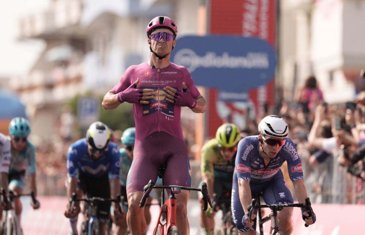Jonathan Milan scores his second stage in the Giro d'Italia 2024