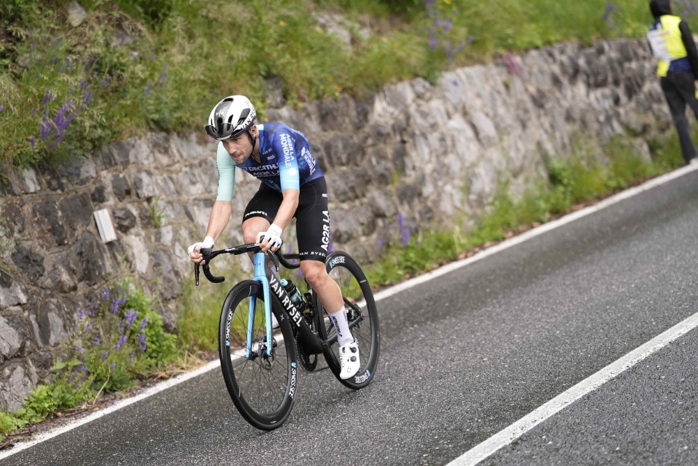 Andrea Vendrame, the smartest in a high-level breakaway, wins stage 19 ...