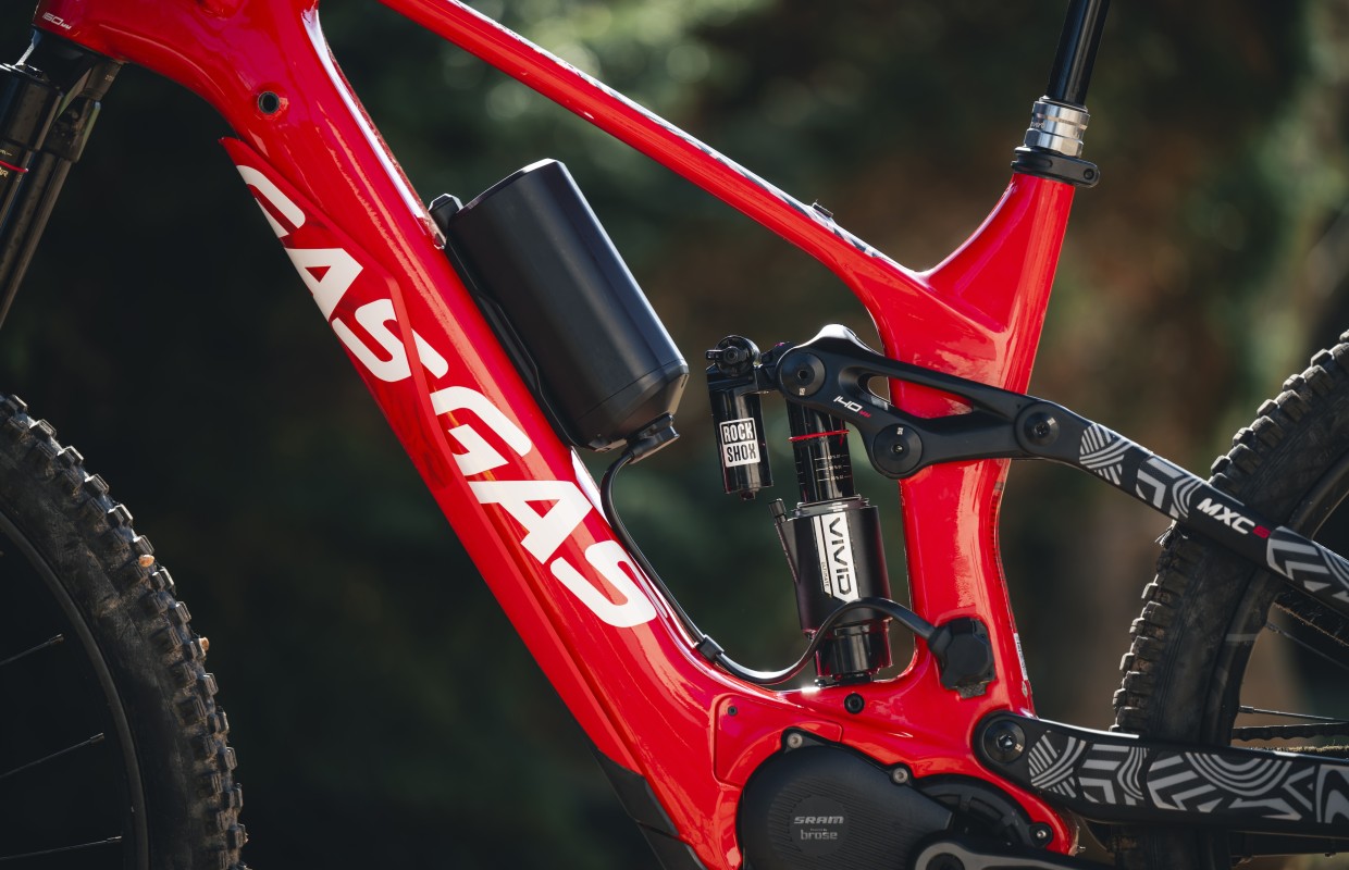 SRAM launches an external battery for its Eagle Powertrain
