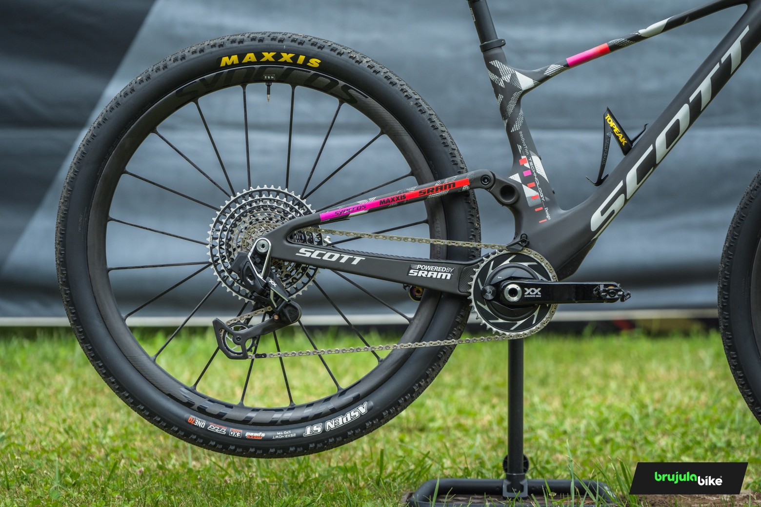 A closer look at the SCOTT Spark with which Nino Schurter won the XCO ...