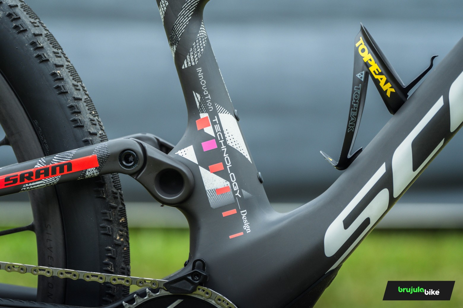 A closer look at the SCOTT Spark with which Nino Schurter won the XCO ...