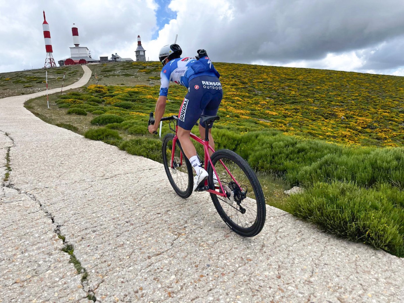 Mikel Landa makes his debut in gravel with this Specialized Crux