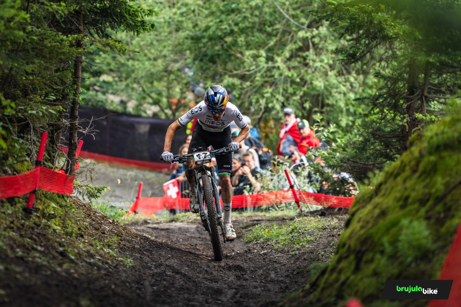 Tom Pidcock hace honor al maillot arcoíris y gana con autoridad la Copa ...