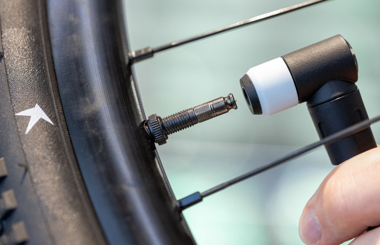 Schwalbe quiere cambiar todas las válvulas de bici con su sistema CLIK VALVE