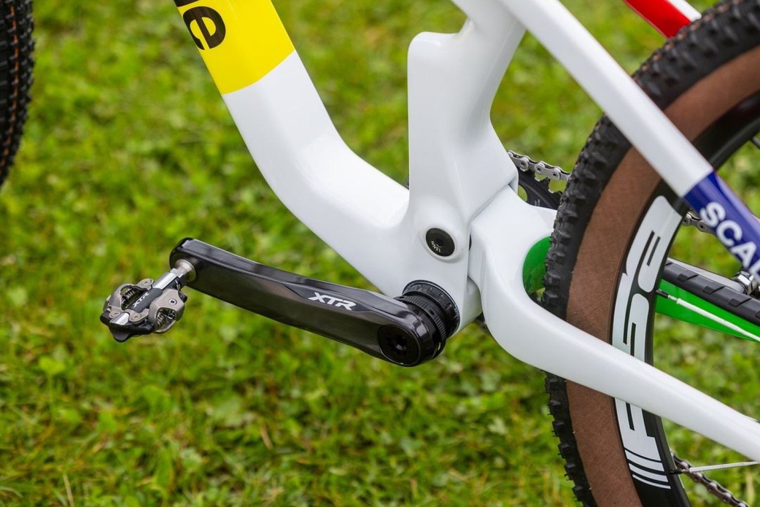 The Scalpel LAB71 that will go to Paris 2024 is dressed in Olympic colors