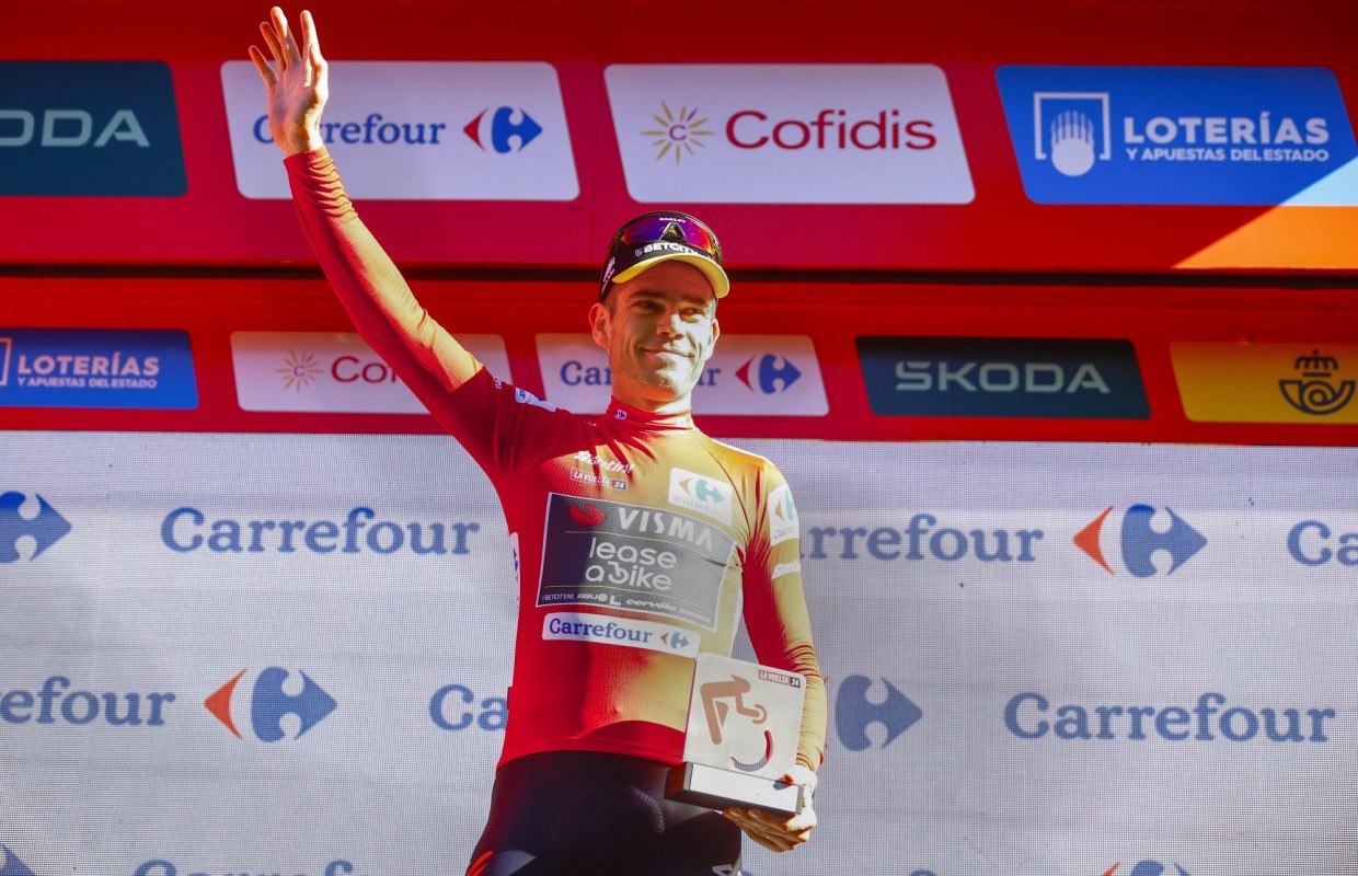 Van Aert wins in red at the sprint finish in Castelo Branco