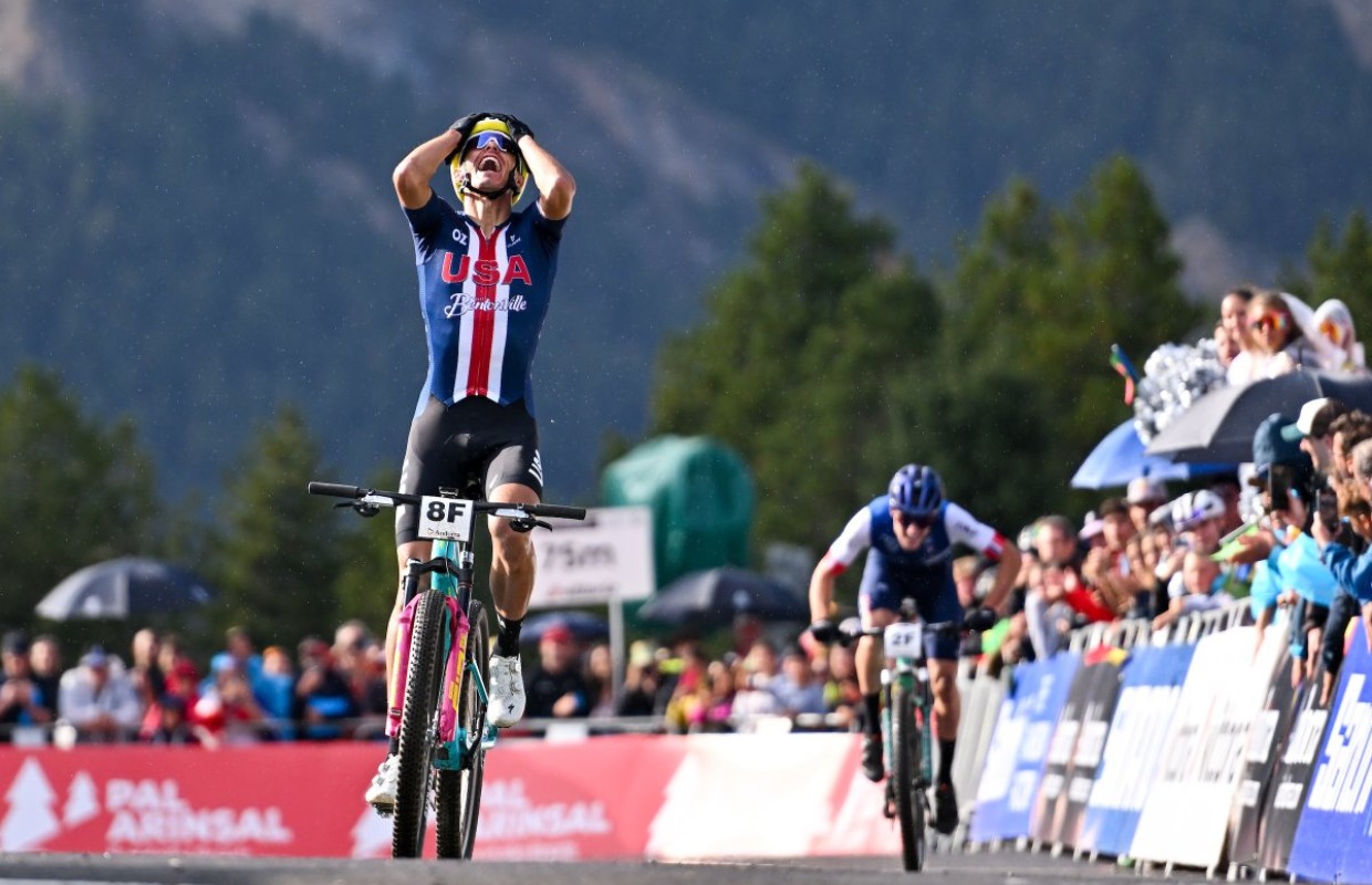 The USA wins the Team Relay World Championship for the first time