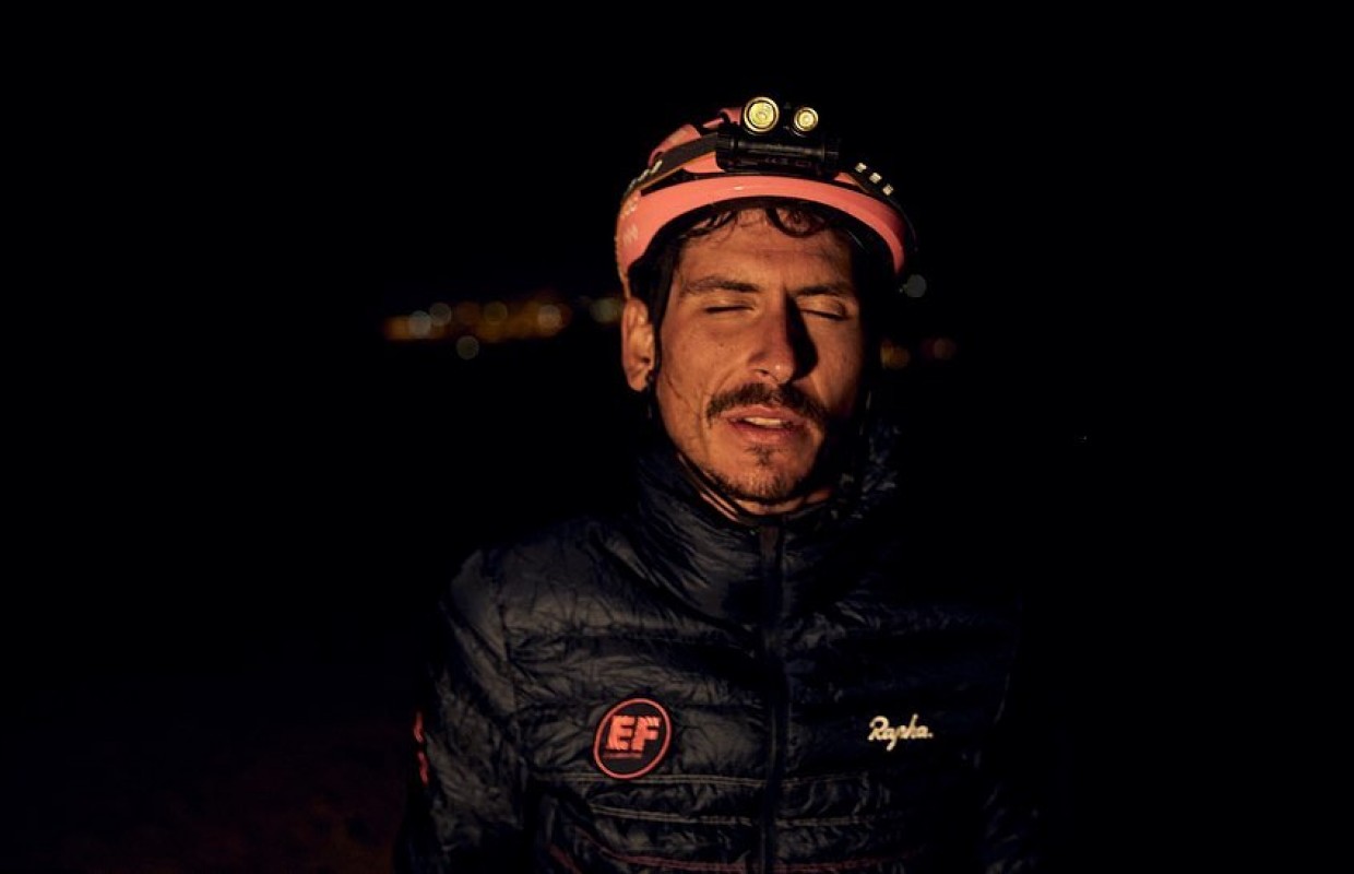 Lachlan Morton pedalea más de 43 horas sin parar para ganar Badlands