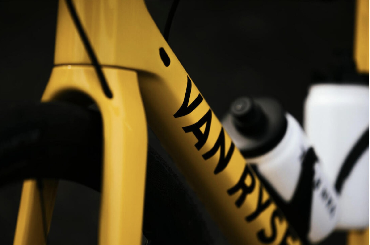 Van Rysel NCR CF Apex: una insuperable Allroad de carbono y cambio electrónico