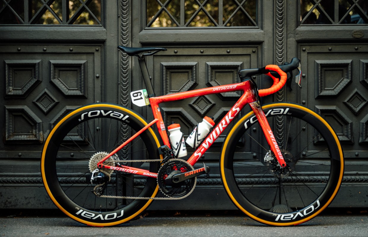 The special edition of Roglic's S-Works Tarmac SL8 after winning La ...