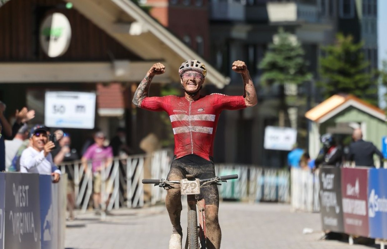 Simon Andreassen and Mona Mitterwallner win a XCM World Championship ...
