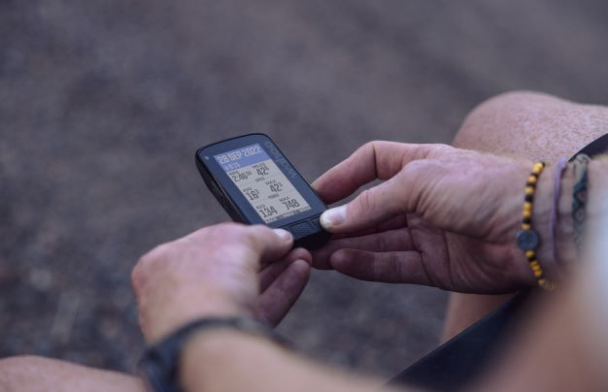 A new Wahoo cycle computer with wind sensor, speaker, and long battery ...