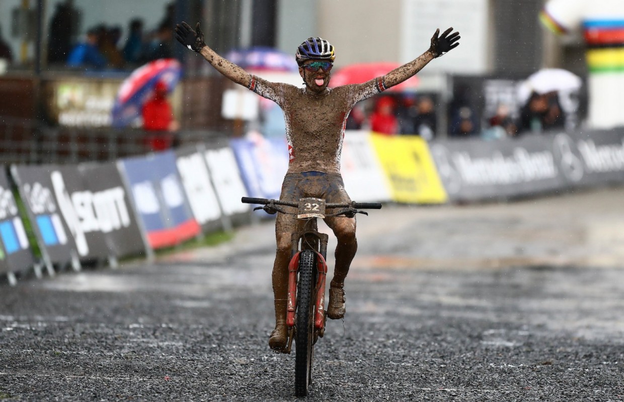 An unstoppable Tom Pidcock wins the e-MTB XCO World Championship 2020