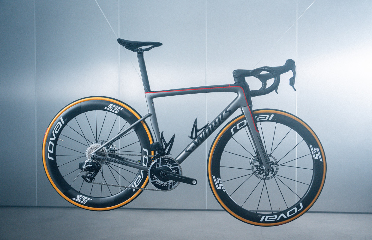 The exclusive S-Works Tarmac SL8 Carlos Sainz edition in detail