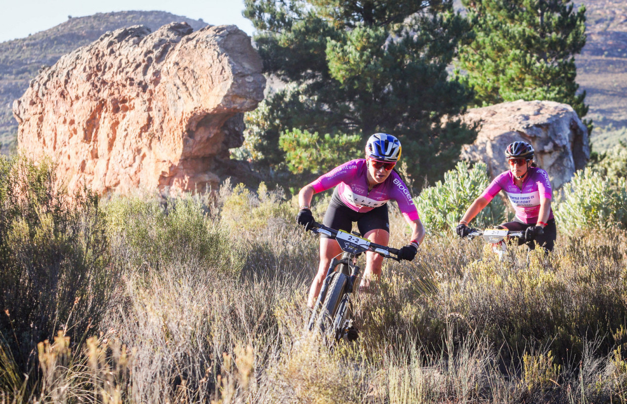 Candice Lill et Kate Courtney dominent et remportent la Tankwa Trek 2025