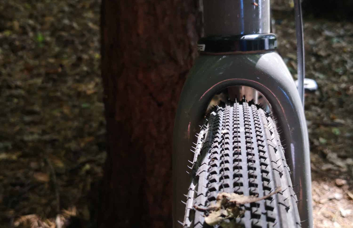 Why wider tires in gravel are faster