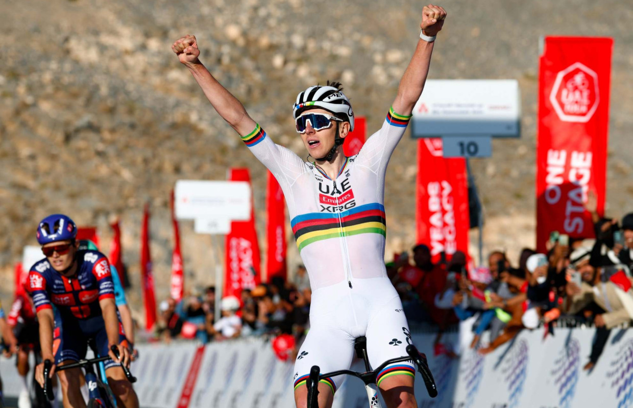 Pogacar remporte la première victoire de 2025 avec un sprint ...