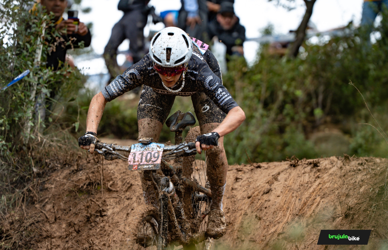 Jolanda Neff and Lars Forster fly through the mud of Banyoles