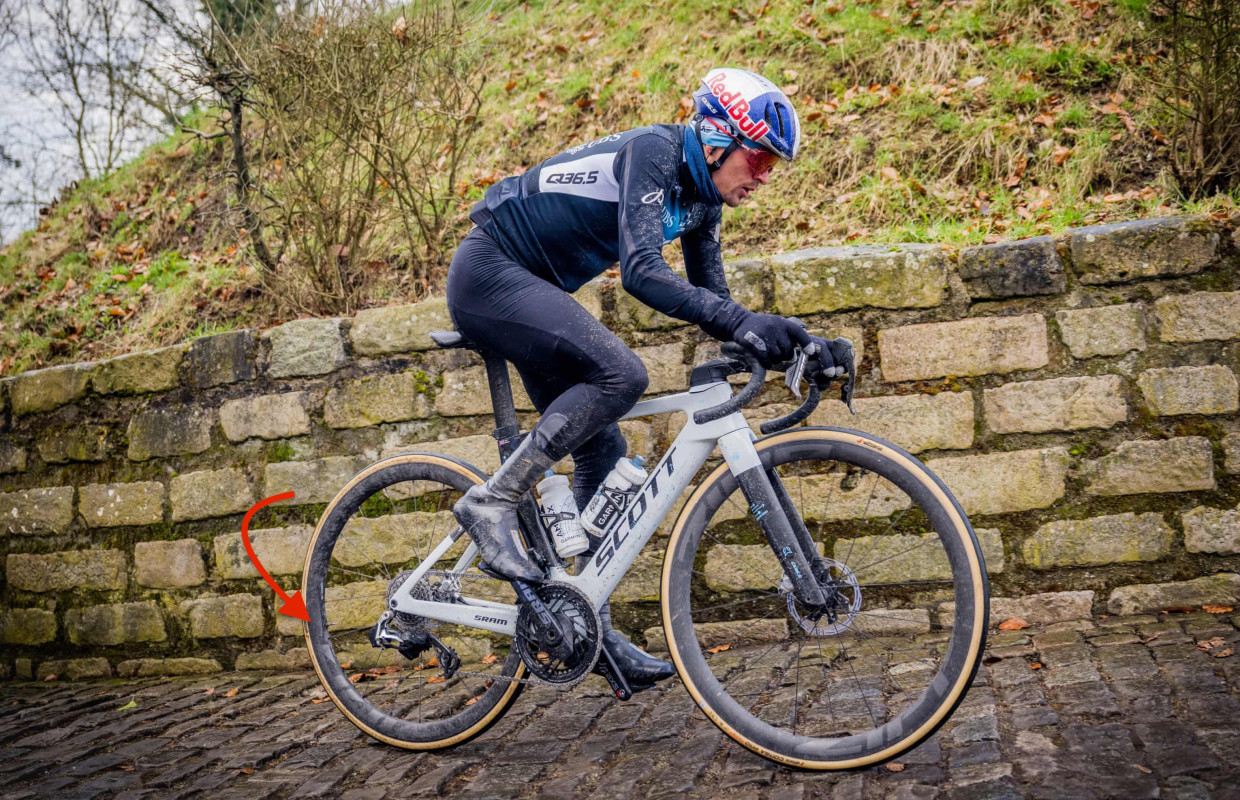 Pidcock debuts Zipp wheels with integrated pressure sensor