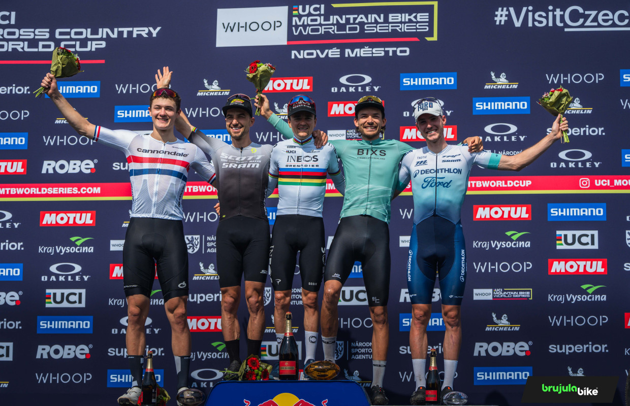 Goodbye to the iconic 5-person podium at the Mountain Bike World Cup ...
