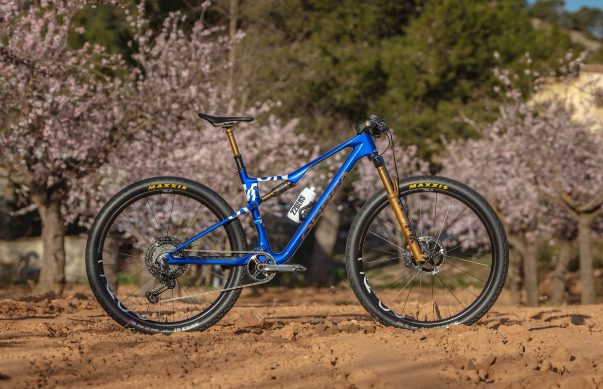 Simon Andreassen estrena en Brasil su nueva Orbea Oiz edición Campeón de Europa XCC