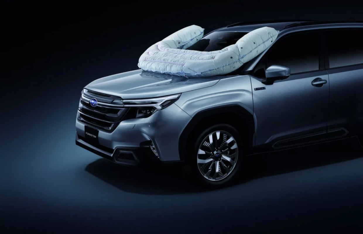 Subaru presents the first external airbag for cyclists