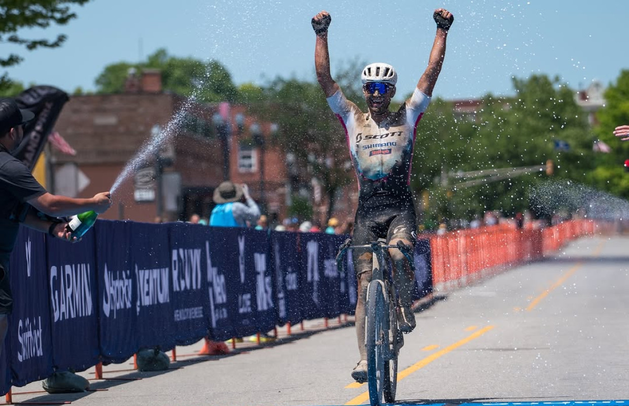 Karolina Migoń y Cameron Jones ganan la Unbound Gravel 2025