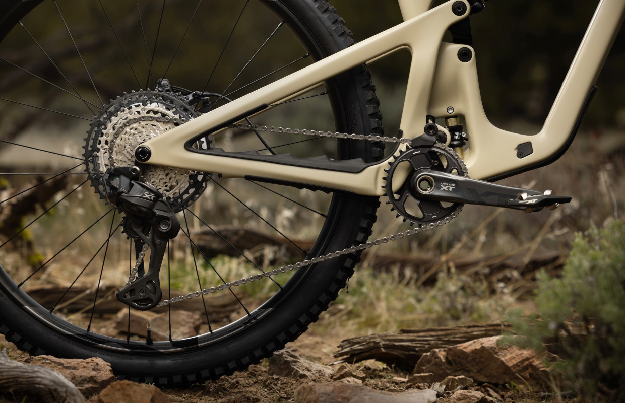 SHIMANO presents the new DEORE XT M8200 Di2: wireless technology and ...