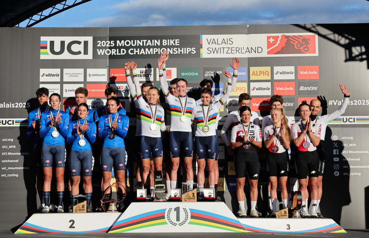 France wins the Team Relay World Championship 2025 after a close battle ...