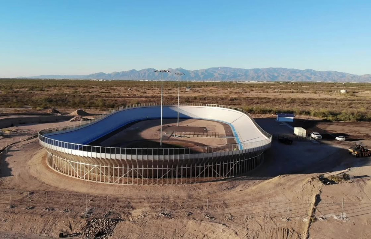 Inaugura-se o primeiro velódromo do mundo com superfície de alumínio