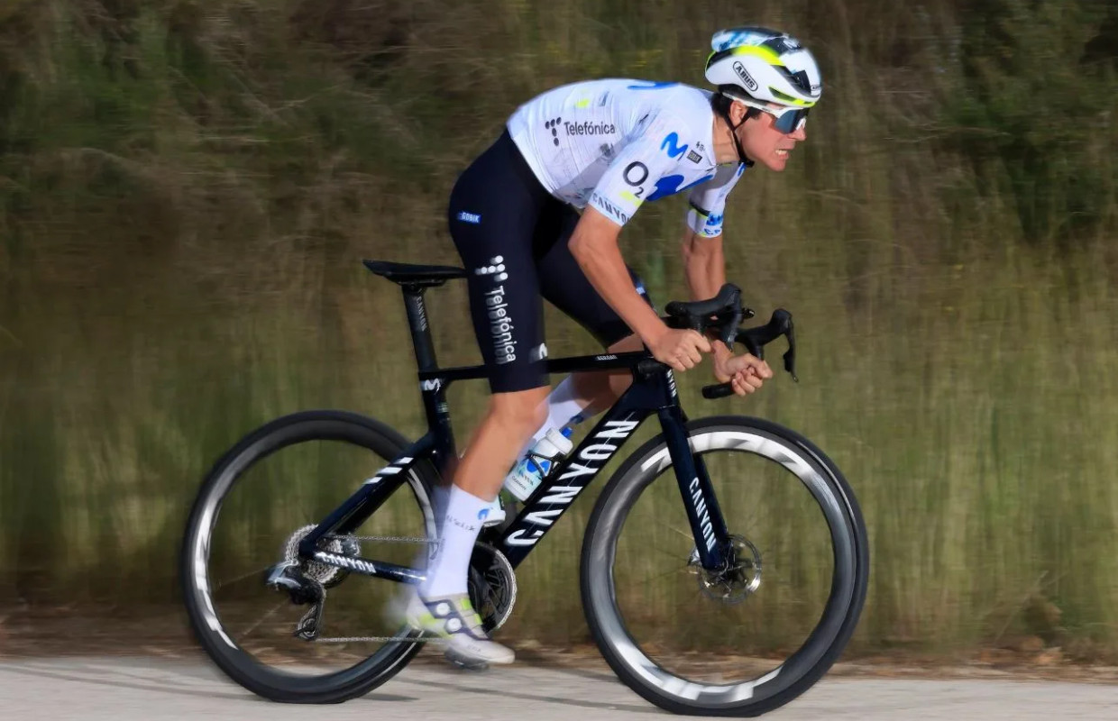 The Movistar star Cian Uijtdebroeks fractures his elbow