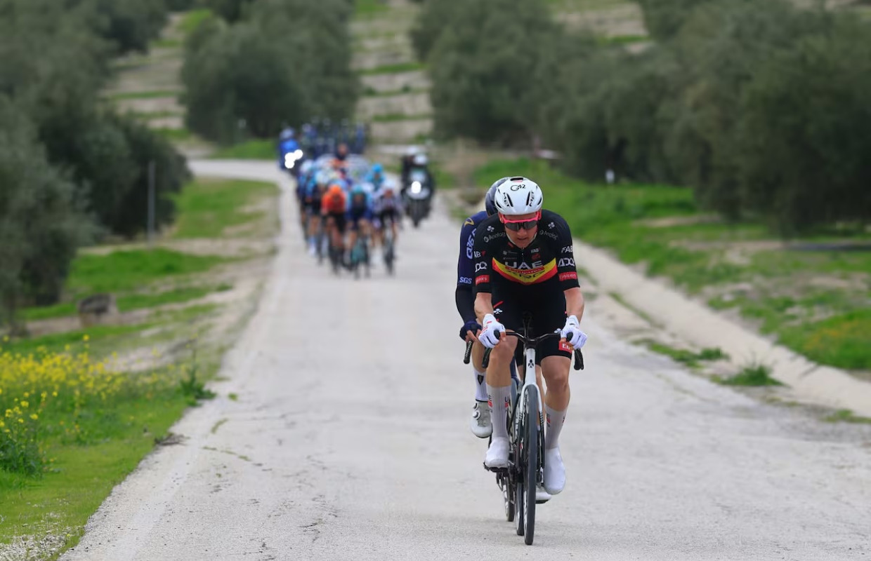 Tim Wellens beats Pidcock and wins the Clásica Jaén Paraíso Interior ...