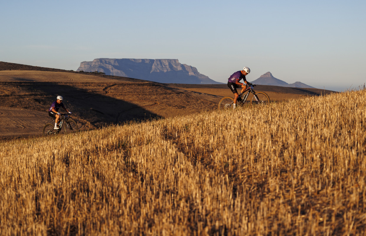 The extreme heat forces a change in the schedule of the Cape Epic