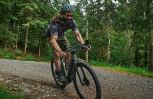 Al detalle la nueva y colorida Canyon Lux CF de Emily Batty para 2021