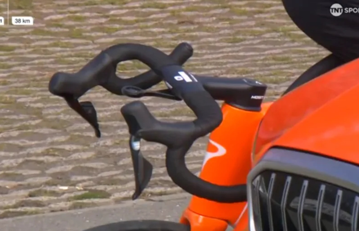 Pinarello explica la rotura del manillar de Ganna en plena carrera