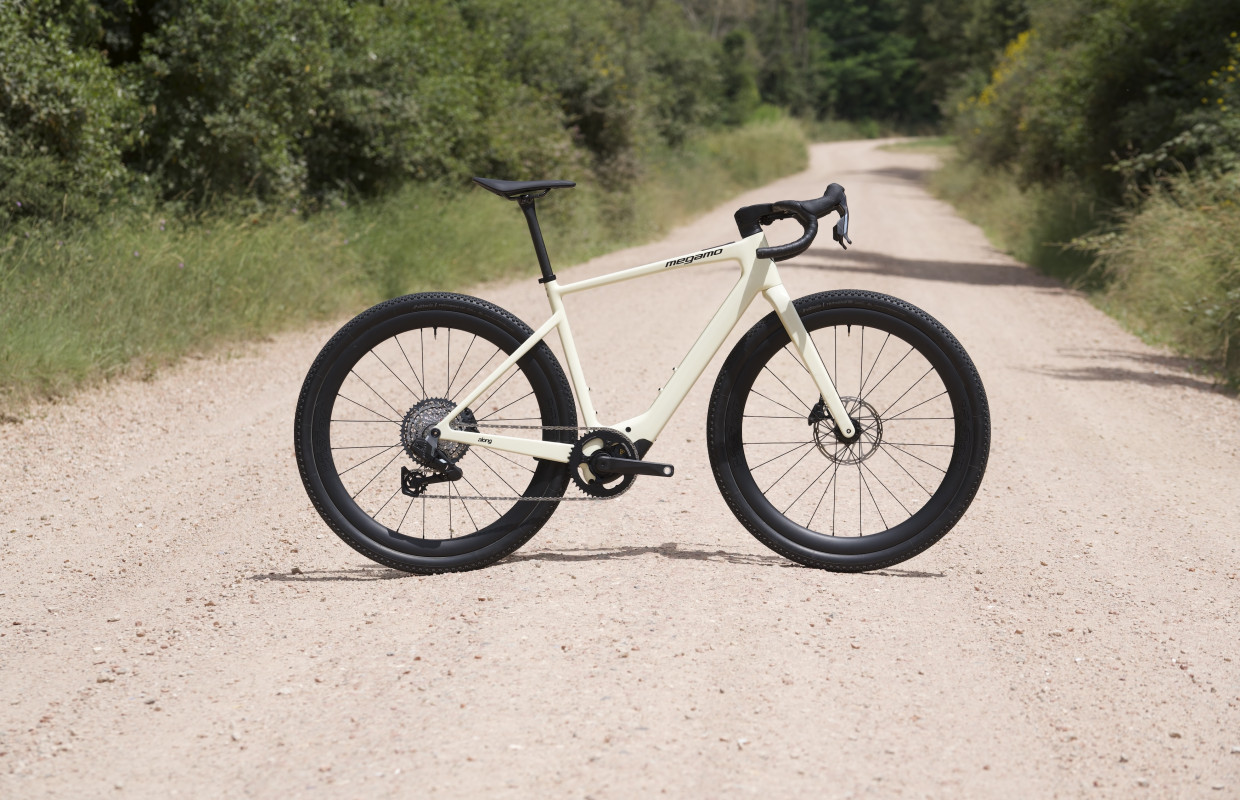 La nueva Megamo Along rompe los límites del e-gravel: diseño racing ...